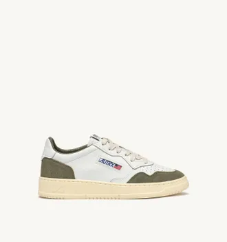 Autry BASKETS MEDALIST LOW EN CUIR BLANC ET DAIM SMOKED GREEN