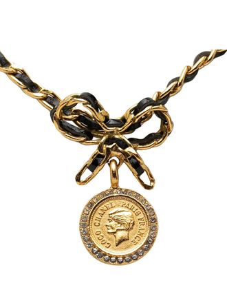 Chanel 1996 Leather and Gold Plated Medallion Bow Pendant Necklace costume necklace - Noir