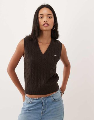 GANT gilet en maille torsad&eacute;e marron-bleu marine