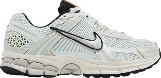 Nike Femme, Chaussures, Gris, Taille: 39 EU Zoom Vomero 5