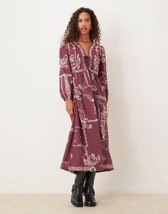 Nobody's Child Monroe - Midikleid in Burgunderrot mit Paisley-Print und Westen-Optik
