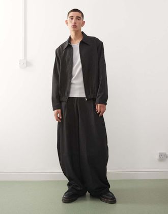 Collusion Elegante Hose zum &Uuml;berziehen mit Ballonschnitt und Nadelstreifen-Schwarz