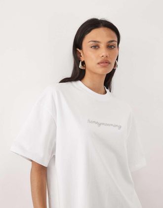 Six Stories Bridal - Verziertes T-Shirt in Wei&szlig; mit perlenverziertem Honeymooning-Schriftzug