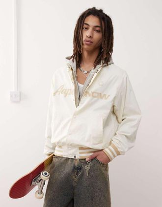 Aape By A Bathing Ape Aape by A Bathing Ape - Bomber style universitaire à logo - Blanc cassé