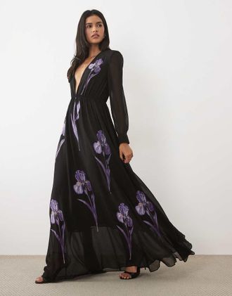 JW PEI Iris - Robe longue &agrave; manches longues et d&eacute;collet&eacute; plongeant avec appliqu&eacute;s fleuris - Noir