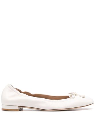 Stuart Weitzman ballerines Bria en cuir - Blanc