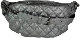 Chanel Sac banane banane matelass&eacute; en cuir de veau argent&eacute; fonc&eacute; pr&eacute;-poss&eacute;d&eacute; - Femme - Pre-owned - Gris - Taille: ONE Size