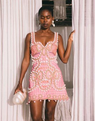 Asos Robe courte et ornement&eacute;e &agrave; encolure carr&eacute;e - Rose