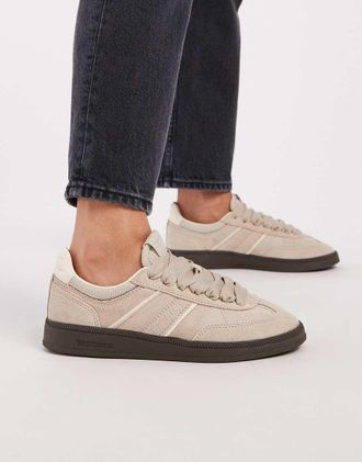 Tommy Jeans Greenwich - Sneaker aus Wildleder in Sand mit Schn&uuml;rb&auml;ndern-Gr&uuml;n
