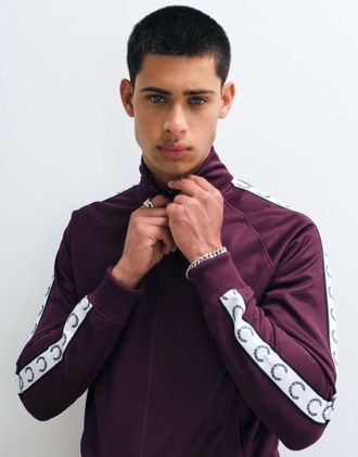 Fred Perry veste de surv&ecirc;tement &agrave; bandes contrastantes prune-VIOLET