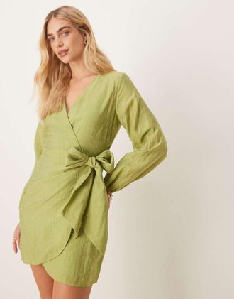 Never Fully Dressed Robe portefeuille courte &agrave; strass - Vert olive
