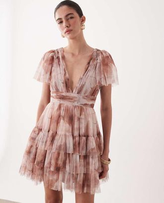 Lace & Beads Robe courte &agrave; imprim&eacute; fleuri avec col V et jupe &agrave; volants - Marron-Multicolore