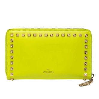 Valentino Portefeuille zipp&eacute; clout&eacute; doccasion - Femme - Pre-owned - Jaune - Taille: ONE Size