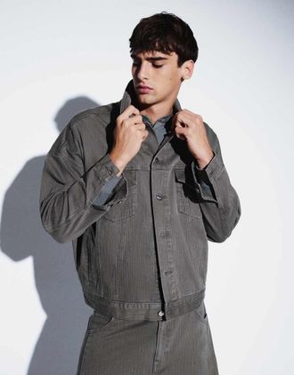 Asos ensemble 2 pi&egrave;ces veste trucker oversize en denim &agrave; chevrons gris
