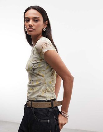 AllSaints Ellie - T-Shirt aus Netzstoff in Beige mit Blumenmuster-Neutral