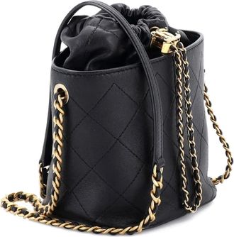 Chanel CC Drawstring Crossbody Bag Stitched Calfskin Medium bucket bag - Schwarz