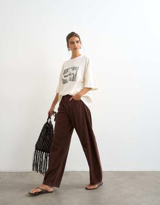 Topshop jean barrel taille mi-haute en velours c&ocirc;tel&eacute; chocolat-Marron