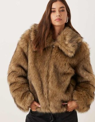 Abercrombie & Fitch Veste courte zippée sur le devant en fausse fourrure - Marron-Neutre