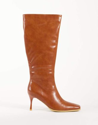 Glamorous kniehohe Stiefel mit Absatz, eckige Zehenpartie, in Hellbraun im Used-Look