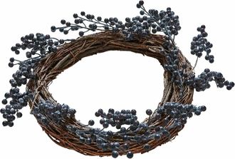 Loberon Kranz Isabeau, handgebunden, mit naturgetreu gestalteten Kunstbeeren, Türkranz, Dekoration, Lärchenholz, Schaumstoff, blau/braun