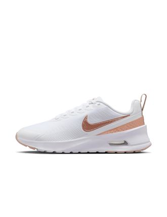 Nike Damen Air Max Nuaxis Sneaker, White/MTLC Red Bronze/Sand/Bla, 40.5 EU