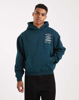 Cotton On Cropped-Fit-Kapuzenpullover in Tiefseepetrol mit Grafik-Gr&uuml;n