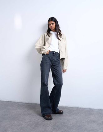 Topshop Pippa Flare - Jean &eacute;vas&eacute; &agrave; taille mi-haute en tissu stretch confortable - Noir d&eacute;lav&eacute;