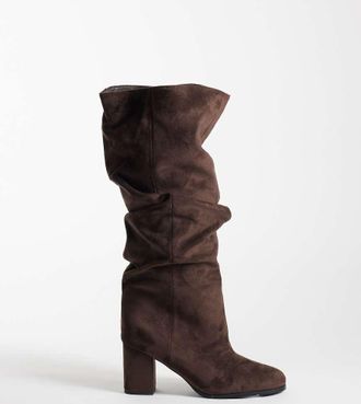 Simmi London Simmi London Wide Fit Maggie Stiefel mit Raffungen bis zum Knie in braunem Velourslederimitat