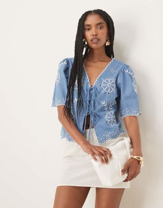 Nobody's Child Top en jean brodé avec liens - Délavage vintage-Bleu