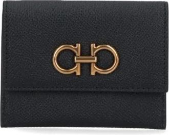 Ferragamo Portemonnaie - Textured Black Leather Cardholder With Gold Emblem - Gr. unisize - in Schwarz - f&uuml;r Damen