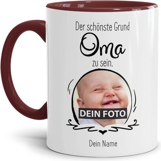 Tassendruck Tasse mit Spruch - Der schönste Grund Oma zu sein - Personalisierbare Keramiktasse mit Namen und Foto - Geschenk Oma - Innen & Henkel Weinrot, 300 ml
