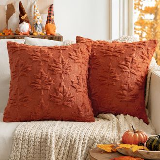 Miulee 2er Set Kissenbezug Herbst Dekokissen Kissenhülle Sofakissen Wolle Hohles Ahornblatt Couchkissen Kuschelkissen für Halloween Thanksgiving DunkelKarame