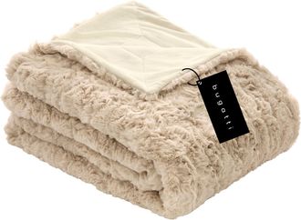 Bugatti Kunstfell Decke 150x200 cm - Kuscheldecke aus hochwertigen Fellimitat beige, Tagesdecke mit toller Felloptik, extra weiche und angenehm w&auml;rmende Felld