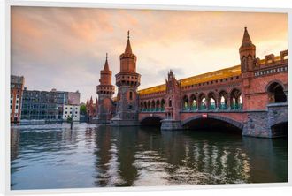 artboxONE Poster mit weißem Rahmen 90x60 cm Städte Berlin Oberbaumbrücke Abendromantik - Bild Berlin