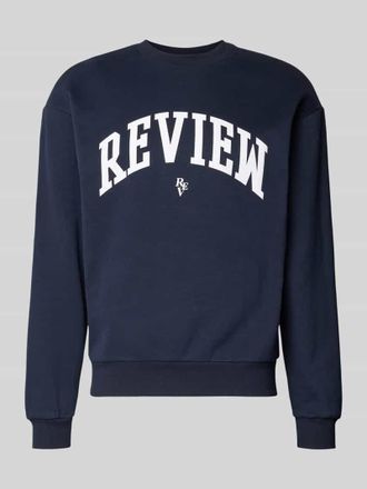 Review Sweatshirt mit Varsiety Embleme
