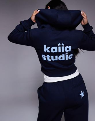 KAIIA Studio - Cropped-Kapuzenjacke in Marineblau mit hohem Baumwollanteil und Stern-Logoprint, Kombiteil