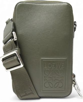 Loewe Portemonnaies - LOEWE VERTIKALE CROSSBODY-TASCHE AUS KHAKI-LEDER M - Gr. unisize - in Gr&uuml;n - f&uuml;r Damen