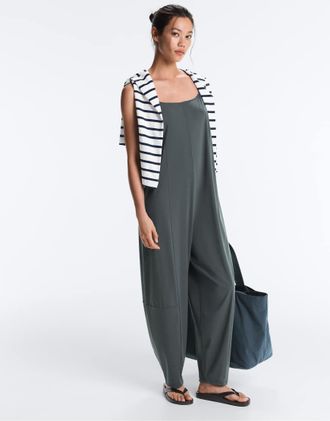 Oysho Leichter, langer Jumpsuit in Grau mit weitem Schnitt