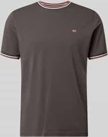 Christian Berg T-Shirt mit Kontraststreifen und Rundhalsausschnitt