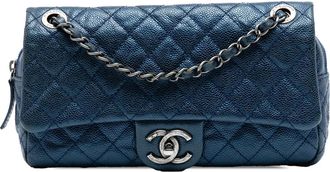 Chanel Hobo Bags - Medium Quilted Iridescent Caviar Easy Flap - Gr. unisize - in Blau - f&uuml;r Damen