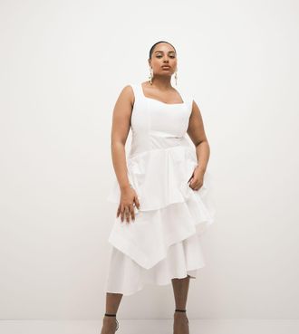 Asos Curve - Robe longue &agrave; volants &eacute;tag&eacute;s - Blanc