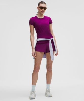 lululemon Swiftly Tech Kurzarmshirt 2.0 H&uuml;ftl&auml;nge f&uuml;r Frauen - Gr&ouml;&szlig;e 0 in Chilled Grape