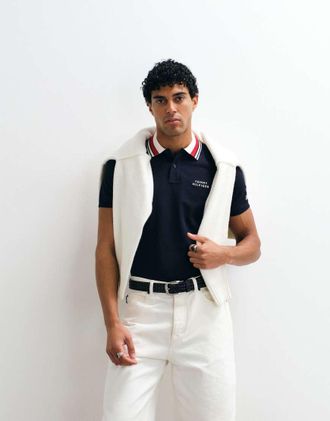Tommy Hilfiger Polo &agrave; logo graphique sur le devant - Bleu marine