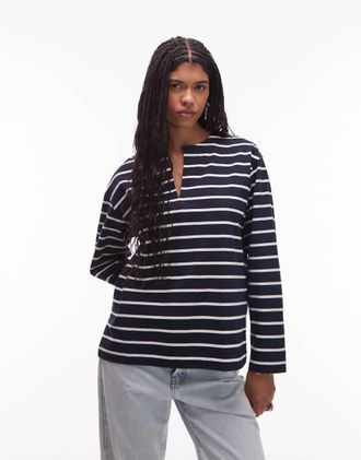 Arket T-shirt oversize en jersey ray&eacute; avec manches longues, col en V et ourlets fendus - Blanc/bleu marine-Multicolore
