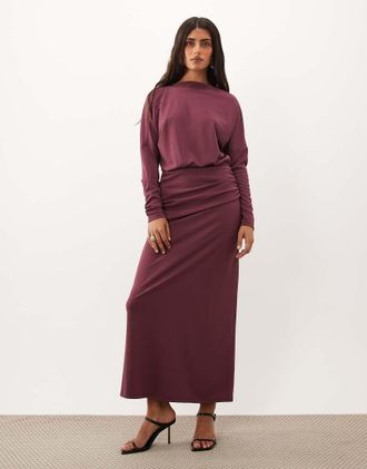 Asos robe midi blousante &agrave; encolure bateau et manches longues en mauve-VIOLET