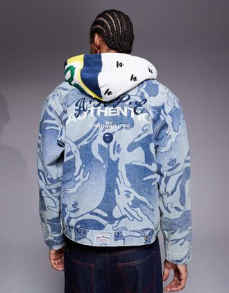 Aape By A Bathing Ape Aape by A Bathing Ape - Veste camionneur en jean &agrave; imprim&eacute; camouflage avec empi&egrave;cement &agrave; capuche - Bleu-Multicolore