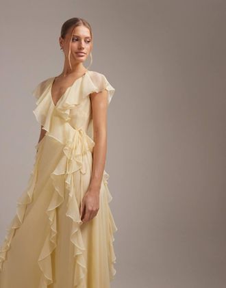 Asos Linvit&eacute;e - Robe portefeuille longue &agrave; volants - Jaune