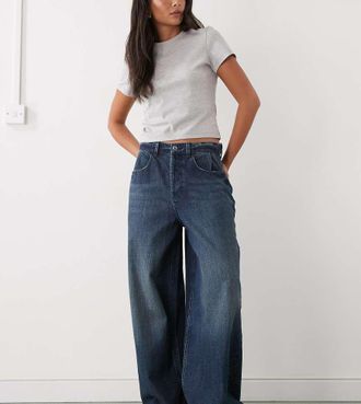 Collusion X007 - Superweite Jeans in mittelblauer, strukturierter Grunge-Waschung mit niedrigem Bund-Marineblau