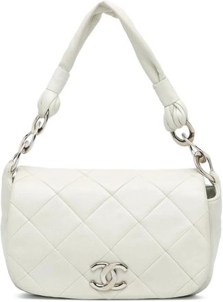 Chanel Hobo Bags - Quilted Lambskin Pillow Soft Enamel CC Flap - Gr. unisize - in Wei&szlig; - f&uuml;r Damen