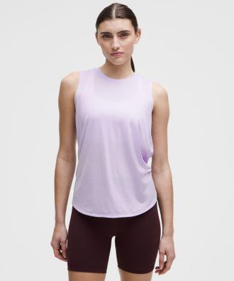 lululemon Leichtes Trainings-Tanktop mit geteilter Rückseite für Frauen - Größe 2XS in Lavender Frost